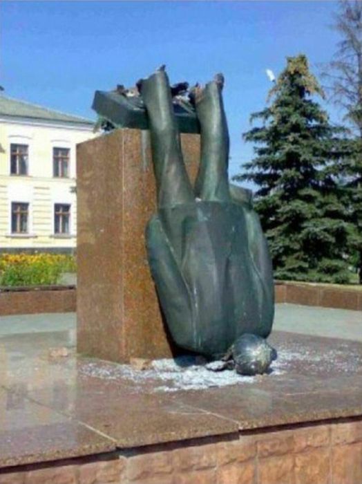 in memoriam of monuments, flags and statues: a fond farewell | Young ...